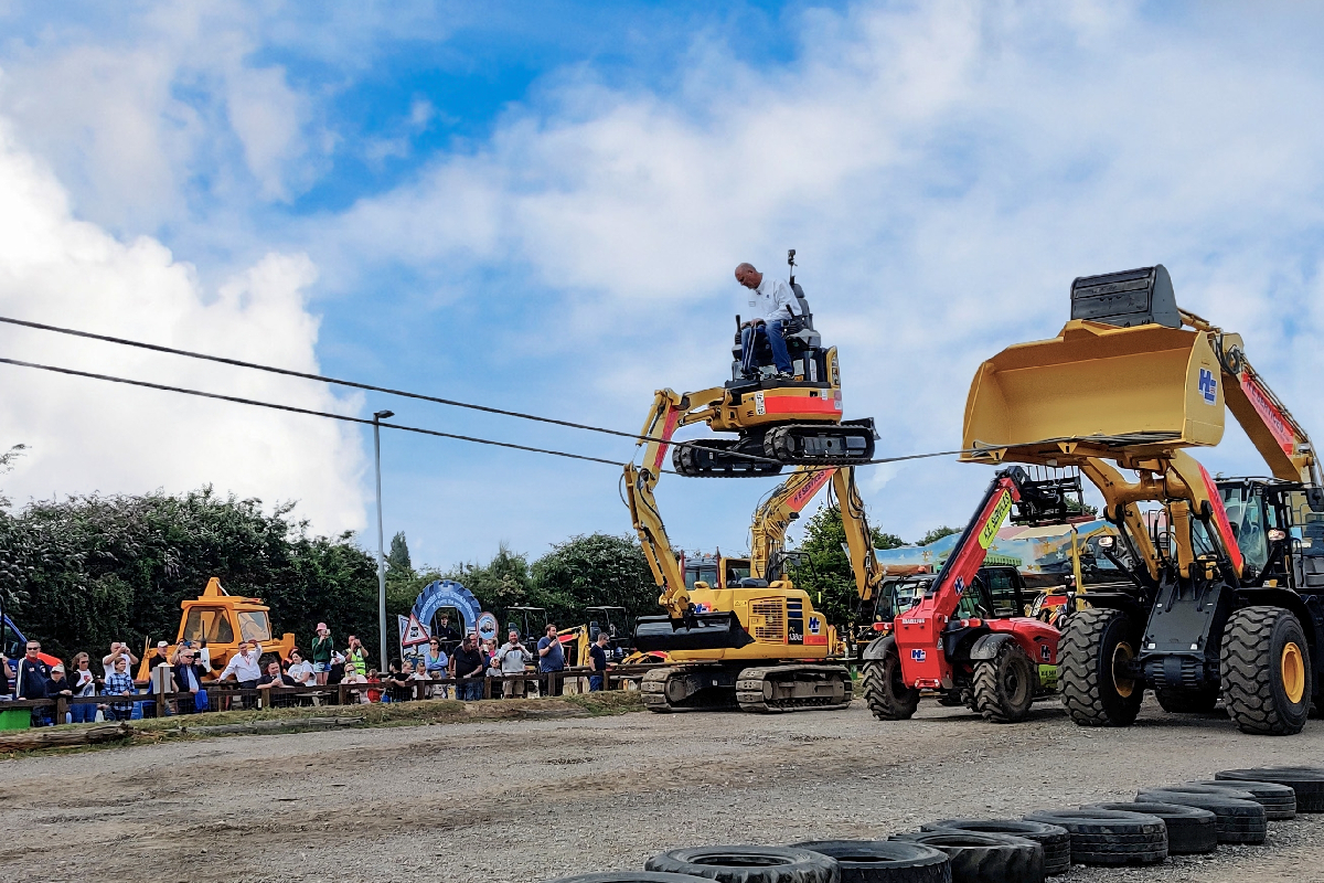 Diggerland Chairman Successfully Completes High Wire World Record